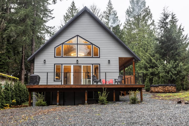 Modern Cabin Retreat Near Mt. Baker! - Glacier, WA