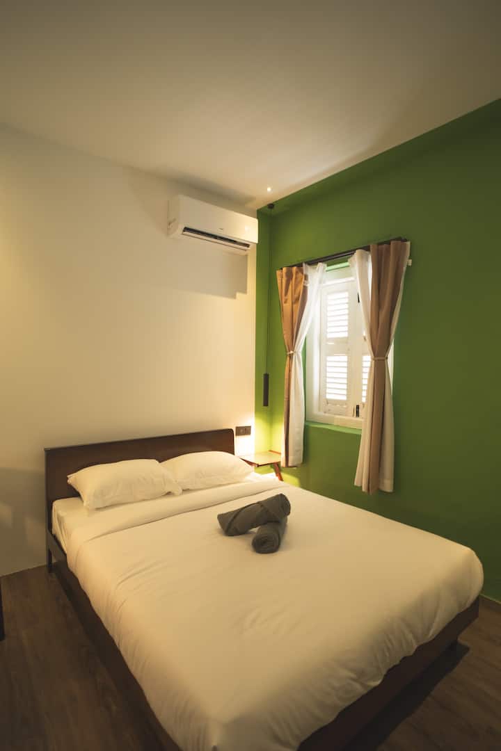 Room 205 @ Carnarvon 73 - Penang
