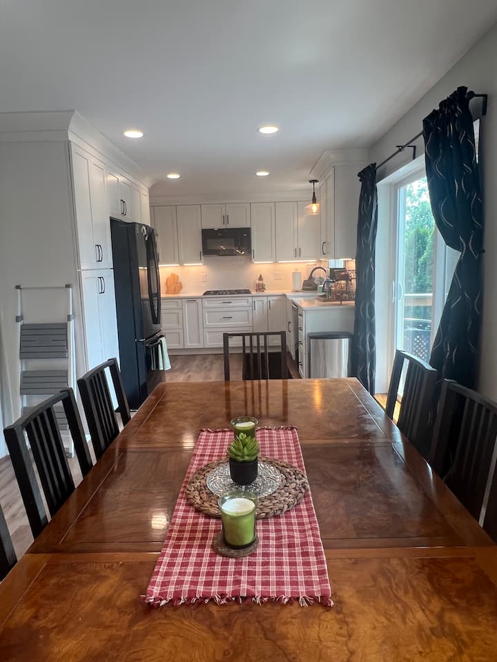 Centrally Located Updated 3br/2ba Washer/dryer - Ann Arbor, MI