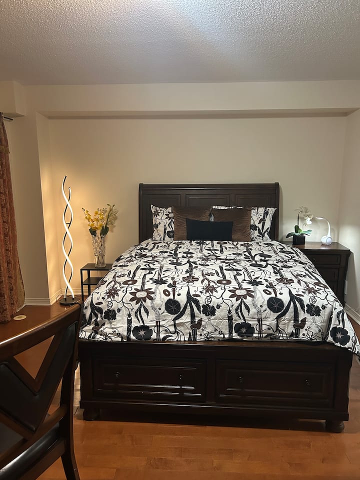 Cozy Studio | Walk To Subway! | Near Downtown T.o - Toronto, ON