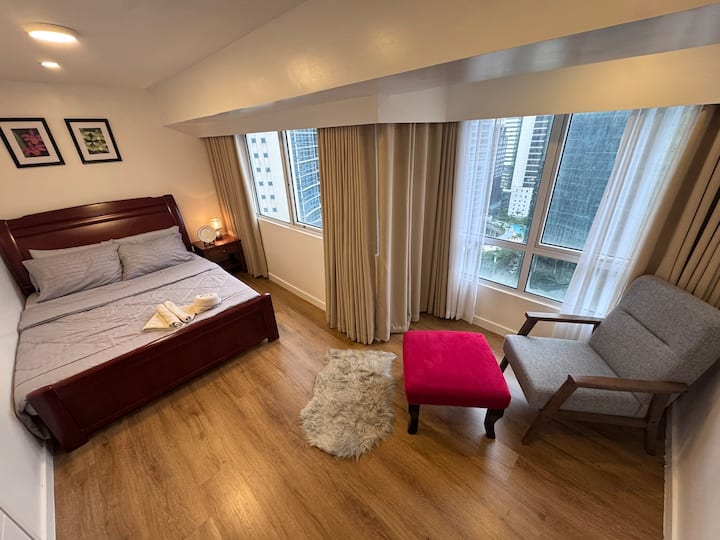 Aesthetic & Cozy 2br Bgc Condo At Fort Victoria - Taguig