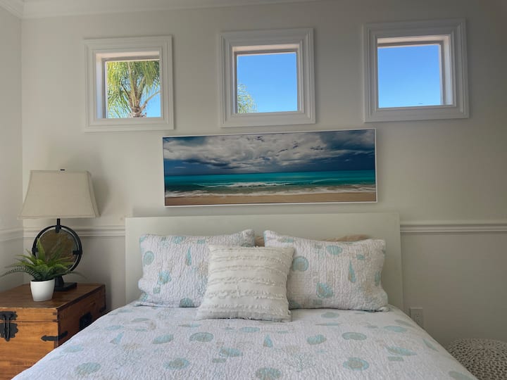 Palm View Room Near Wine Country - Murrieta, CA