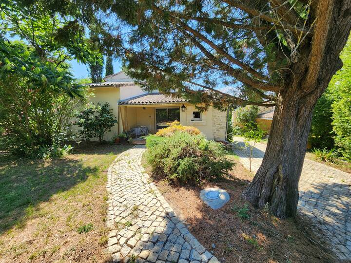Gîte T2 
Calme Et Indépendant
42m² - Blaye