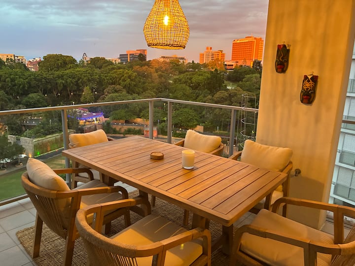 Incredible Park Views In The Cbd - Spring Hill