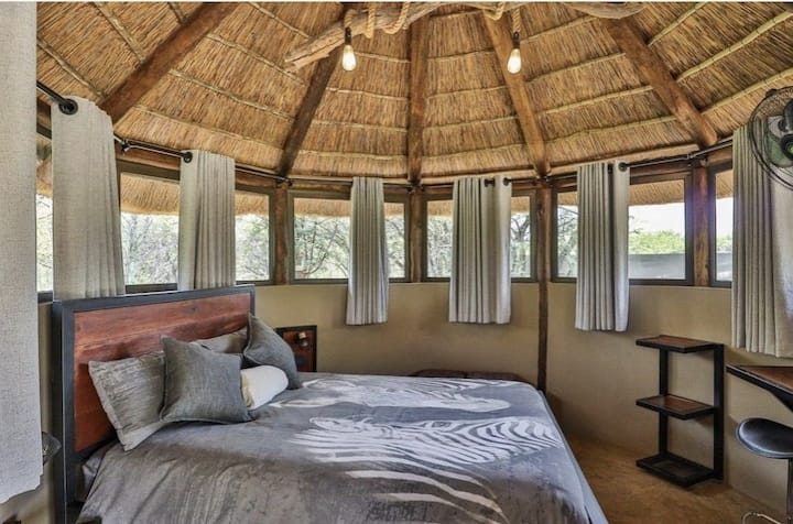 Chalet In The Dinokeng Big 5 Game Reserve - Hammanskraal