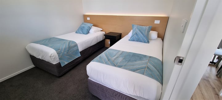 Family Apartment With Alpacas At Hideaway - Rotorua