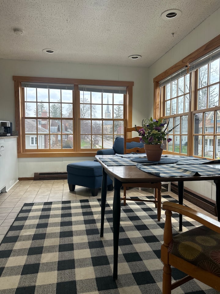 Basic Cedarburg Apartment - Grafton, WI