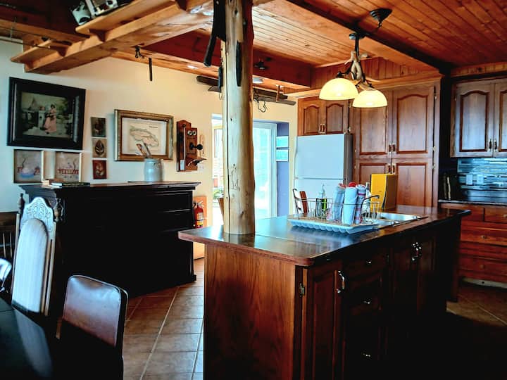 Island Waterfront Retreat In 1000 Islands - Gananoque