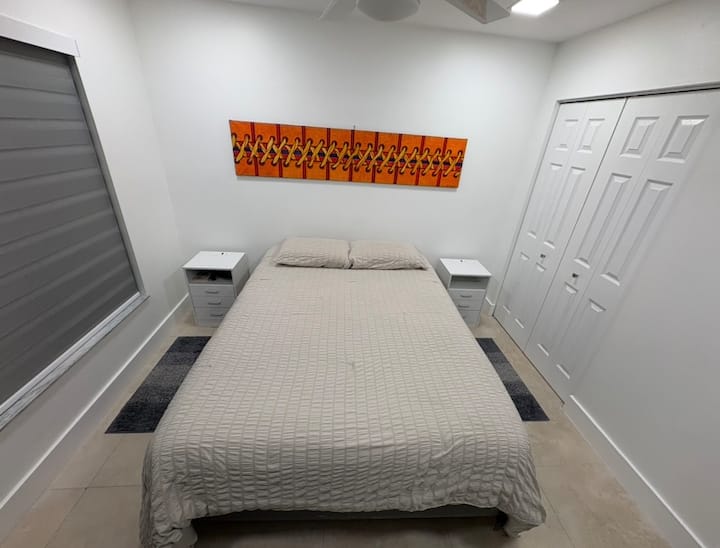 Mony’s Room - Miramar, FL