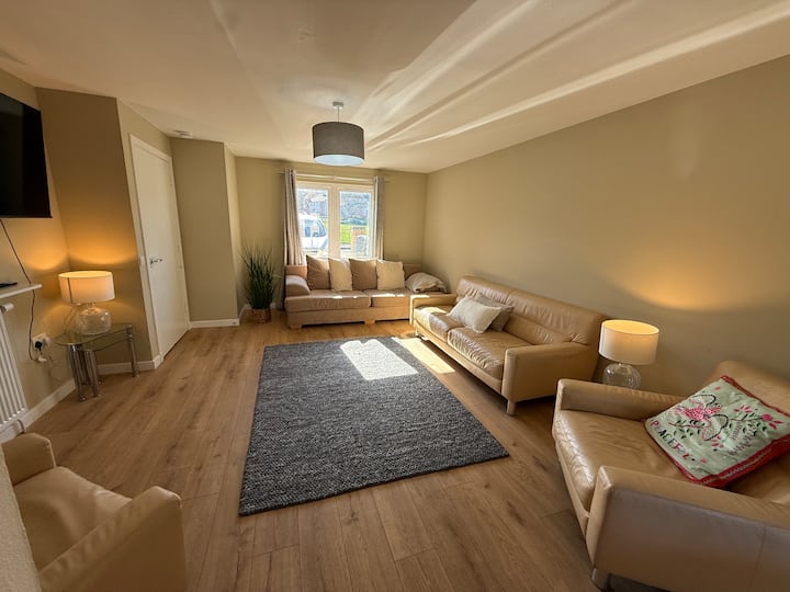 4 Bed 2 Bathroom, Edinburgh, Parking - Edinburgh