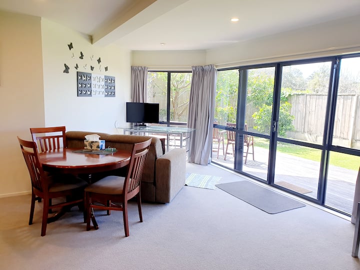 The Flaghouse Superking Bed Netflix No Cleaningfee - Auckland