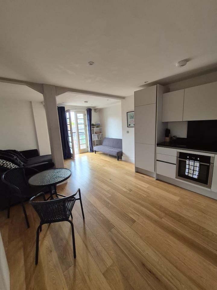 Waterside Central Apartment - Bristol