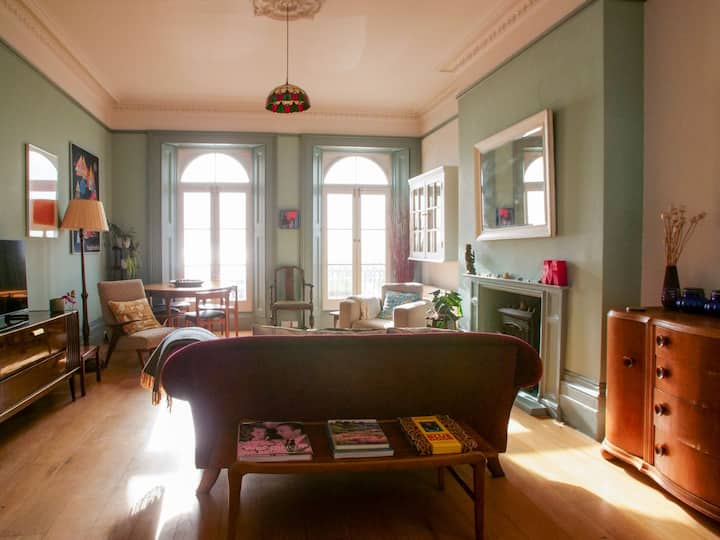 Beautiful Sea Front Apartment With Balcony - Hastings