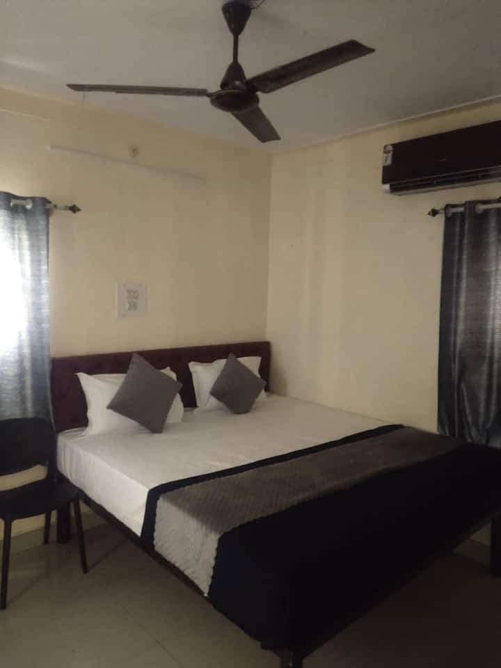 Superior House For 10 With Attach Kitchen - Srirangapatna