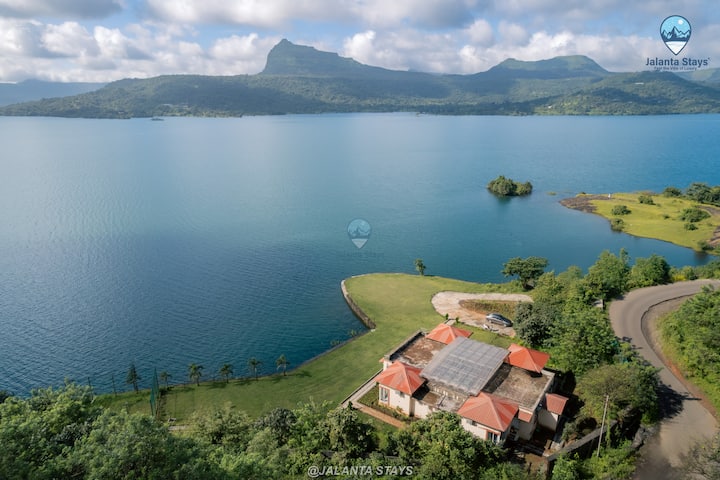 4 Bhk Atlantis Lake Touch Pawna With Turf - 인도