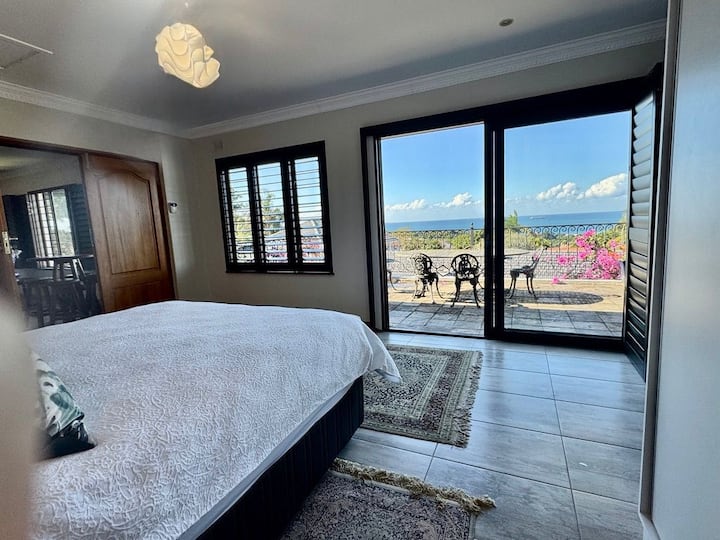 Up Market Flat In Umhlanga - Durban North
