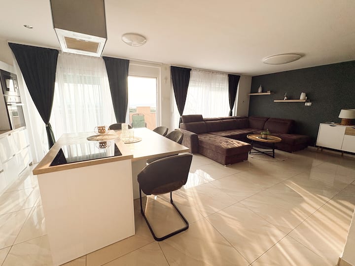 Family Apt Crikvenica • Sea View, Hot Tub, Parking - Crikvenica