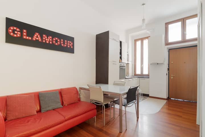 Guesthost - Comfy Apartment 500 Mt From Mm Loreto - Mailand