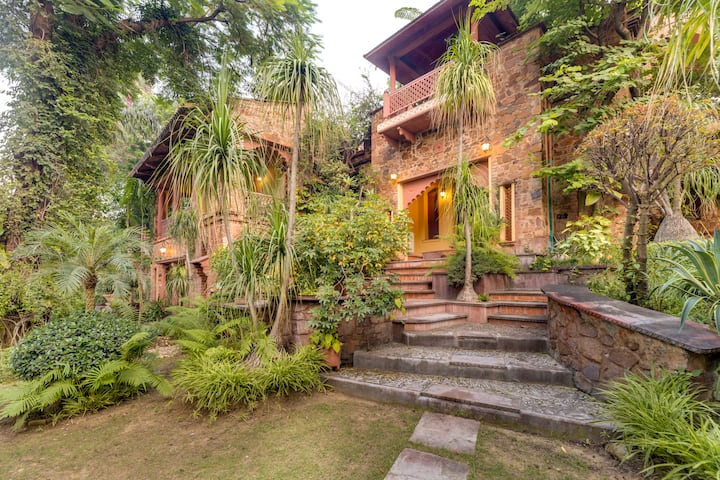 Hostie-8bhk Farmhouse For Groups / Intimate Events - New Delhi