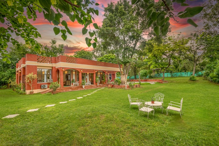 Unique 7bhk Heritage Farmhouse - Neu Delhi
