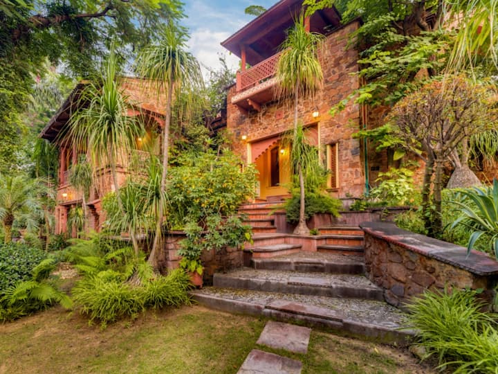 Pvt. 8br Estate | 2 Pools | Stays & Gatherings - New Delhi