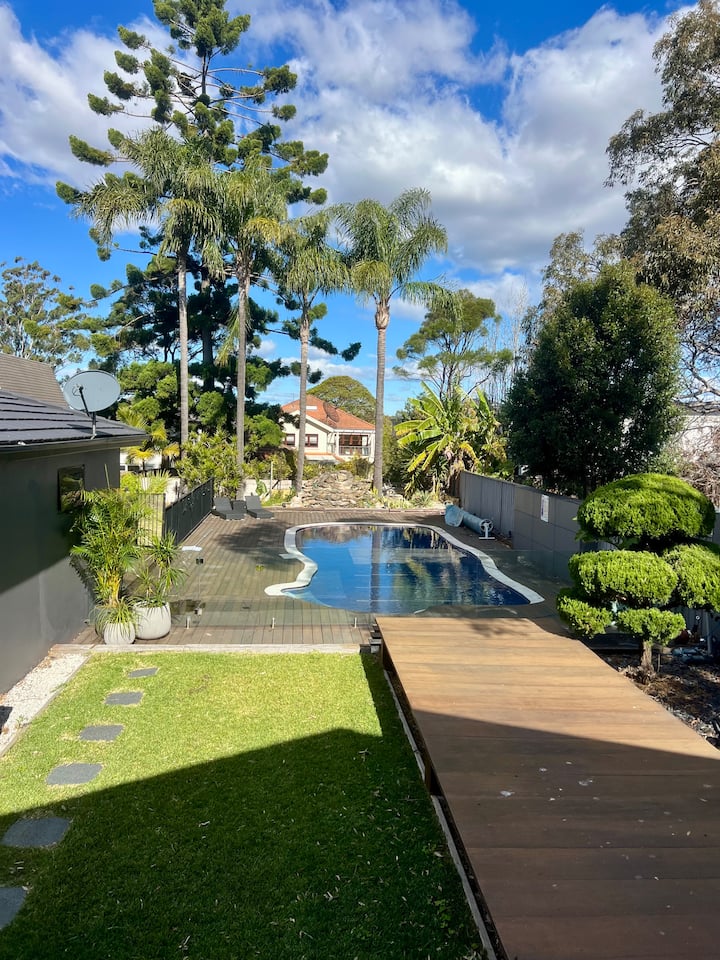 The Palms Poolside Stay In Strathfield - Burwood