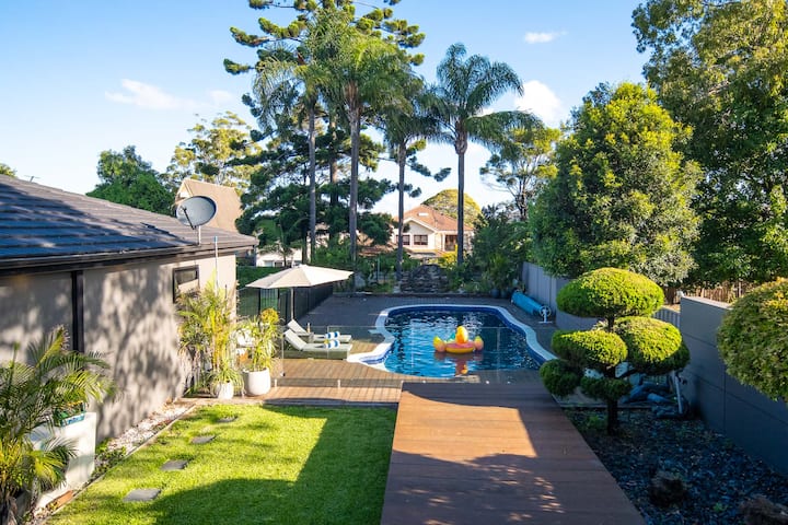 The Palms | Poolside Retreat Strathfield - Auburn