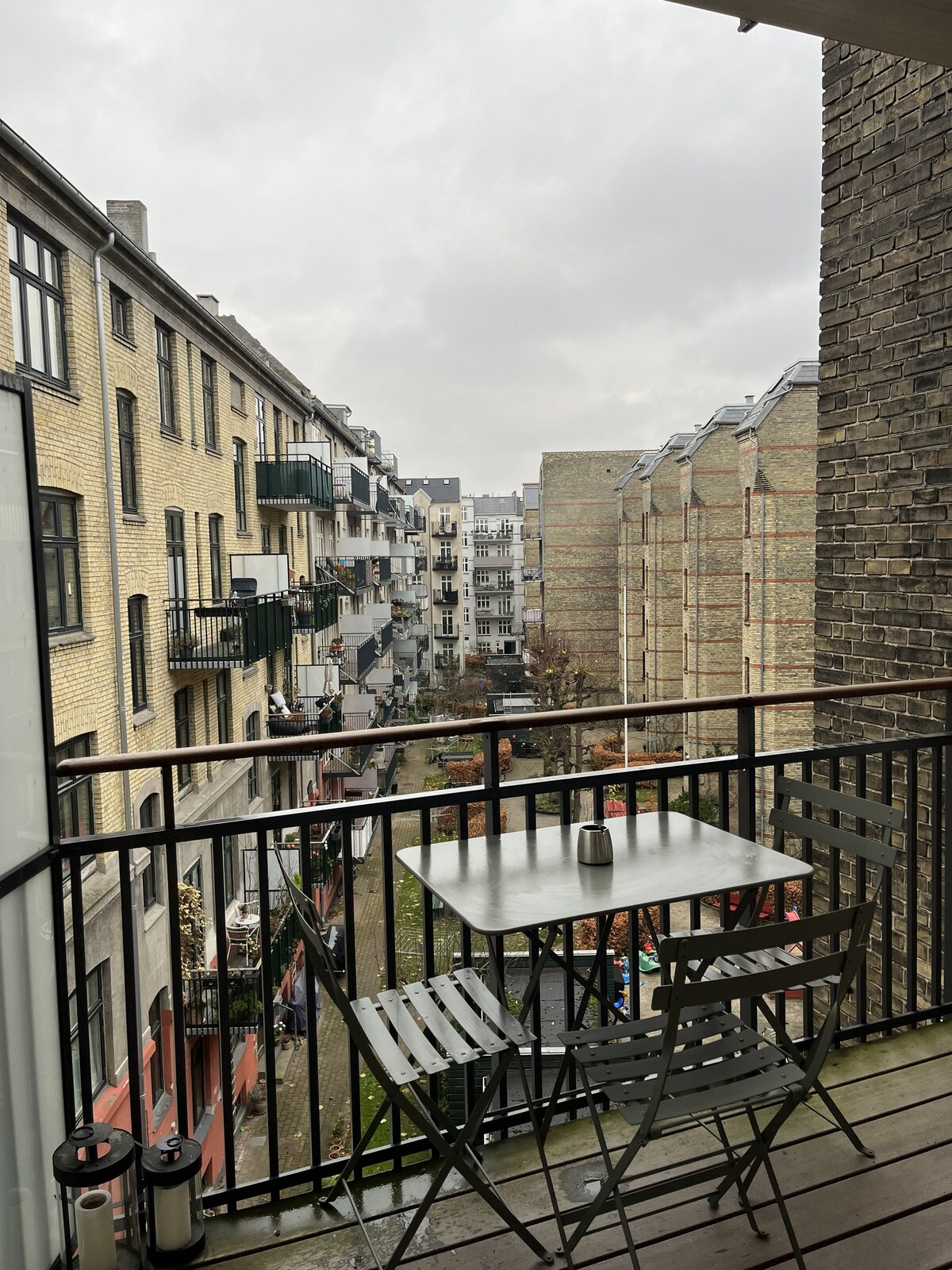 Spacious 4-room apartment near the Trianglen Metro with balcony ...