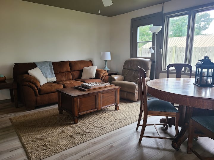 Island Recharge: 2 Bdrm Waterfront Cottage - Gananoque