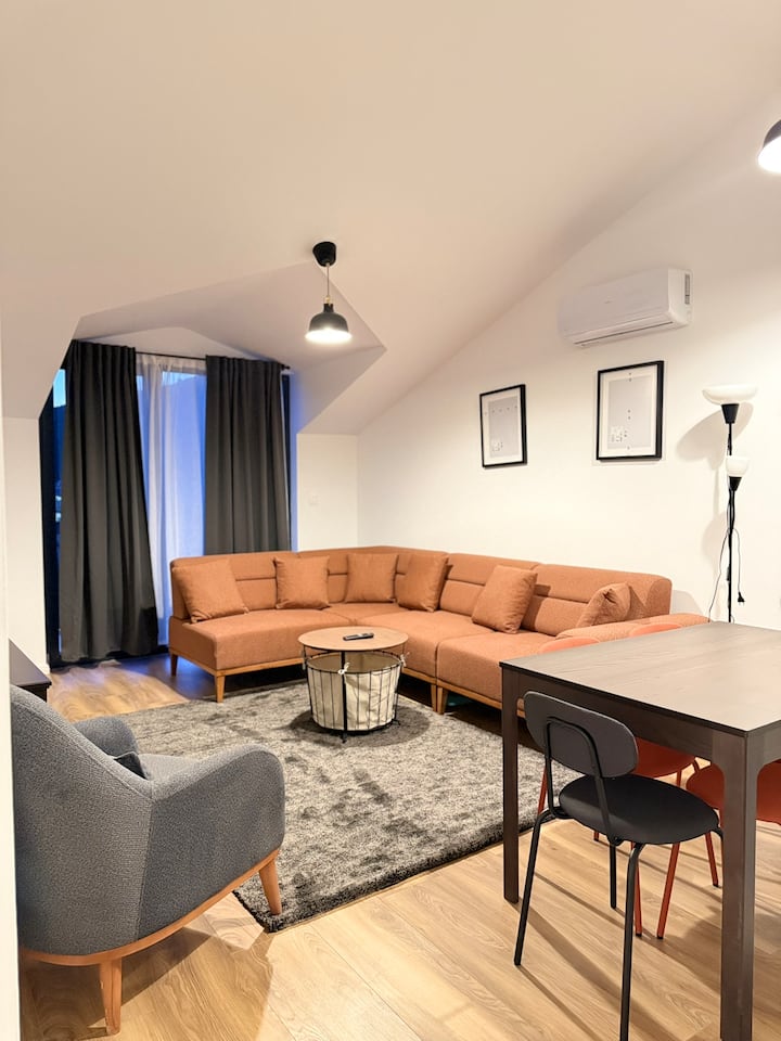 Ferah Balkonlu Deniz Manzaralı Daire - Havuz - Budva