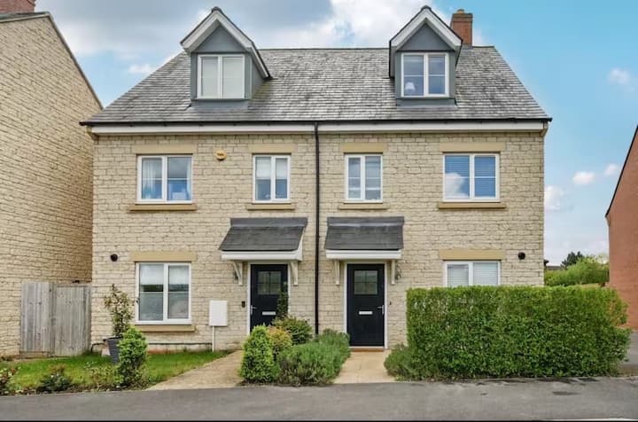 The View – Bicester, Oxford | 3-bed Home & Garden - Bicester