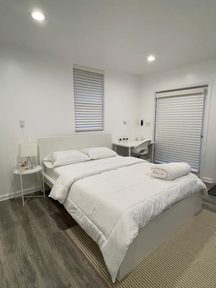 Tiny House Near Bwi Airport. (1 Guest) - Baltimore/Washington Airport (BWI)