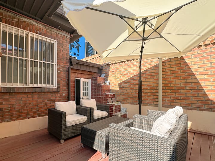 [독채테라스/웰컴와인]단독주택/남산/N타워도보/이태원/한남동쇼핑/홍대명동10분/공항버스5분 - Seoul