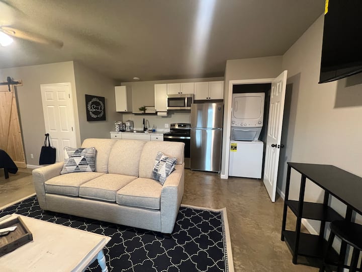 Peaceful Ozark Mini W/ Fire Pit! - Clarksville, AR