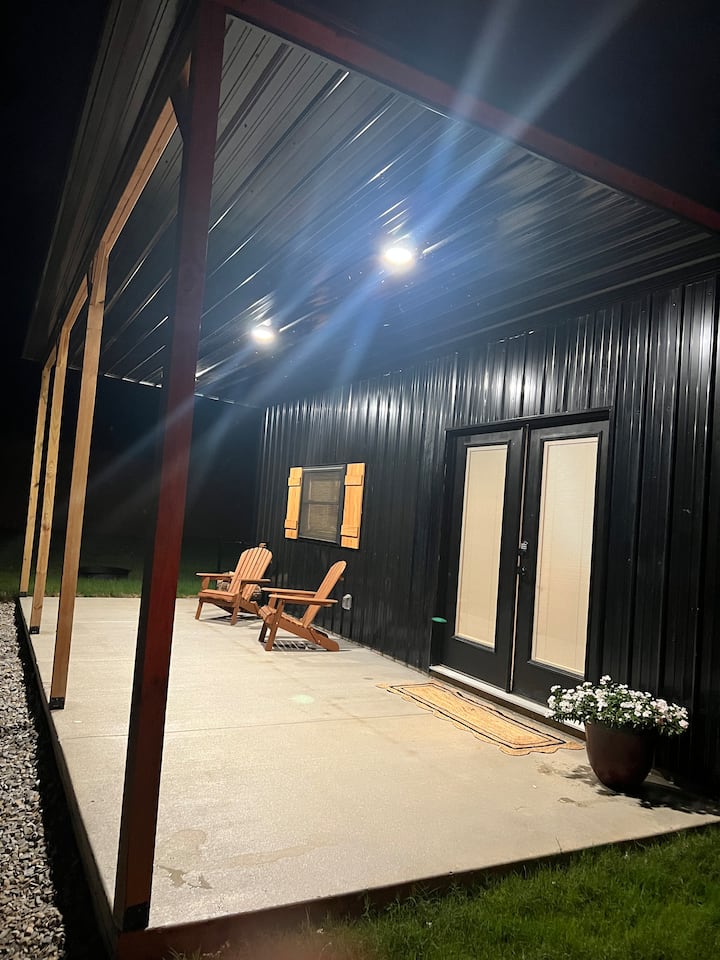 Peaceful Ozark Mini W/ Fire Pit! - Clarksville, AR