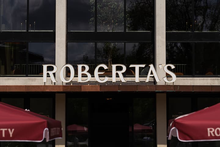 Roberta´s Society-queen Seng I  Delt Dorm - Aarhus