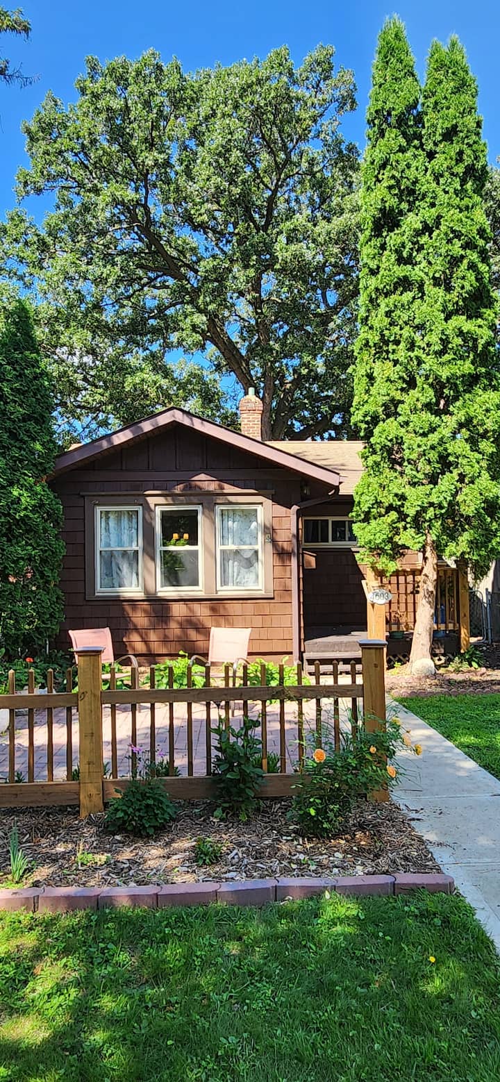 Minnehaha Cottage - Minneapolis, MN