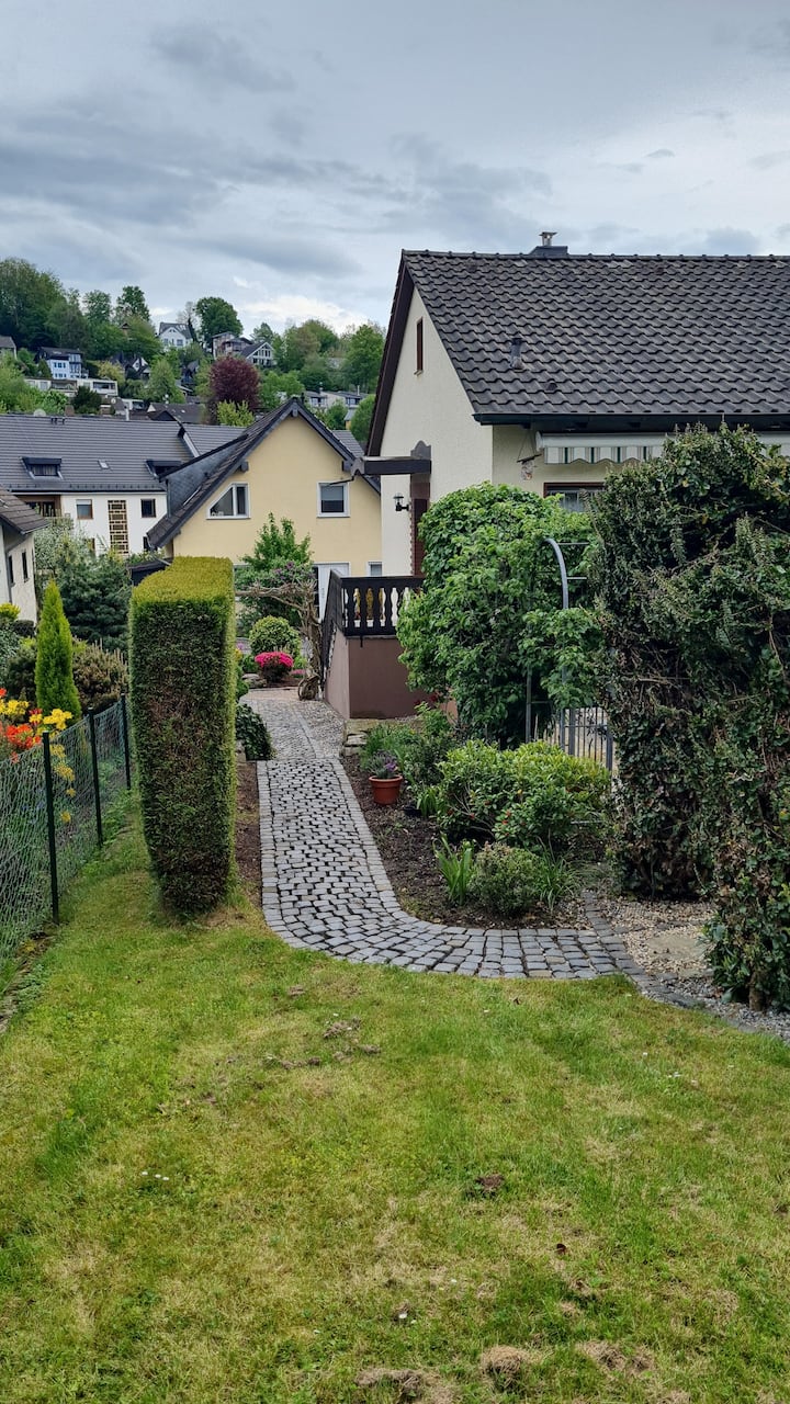 Gemütliches Design-studio In Toplage Mit Garage - Lohmar