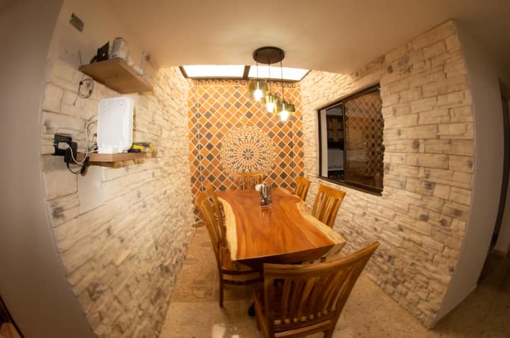 Acogedora Casa, Ref Altisimo - Medellín