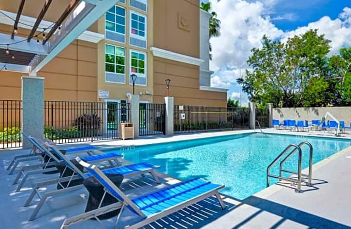 3 Cozy Suites Perfect For Family Trips To Miramar - Miramar, FL