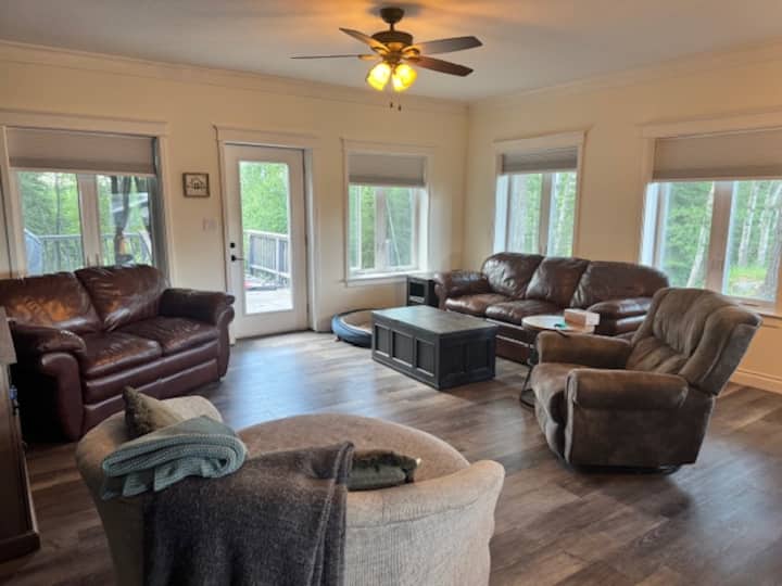 Welcome To Your Spacious Bedroom Retreat. - Kenora