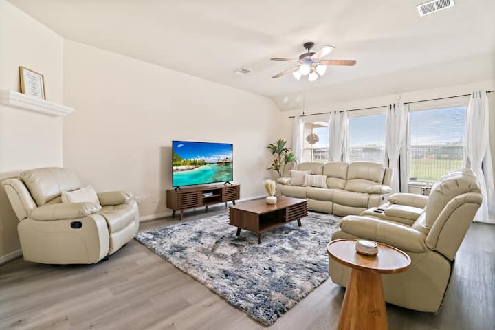Sunlit 3br Modern Retreat • Near 3 Highways - Houston, TX