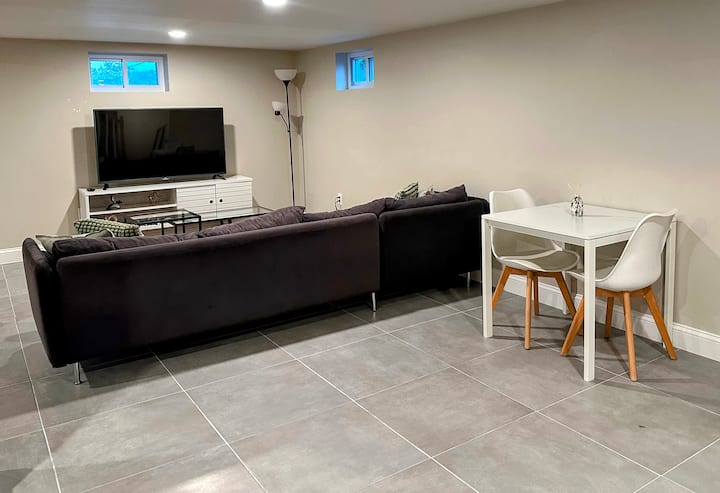 Spacious & Modern Studio | 15 Min To Salem - Lynn