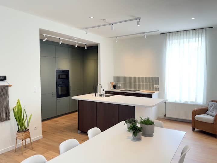 The Cozy Unexpected - Mortsel