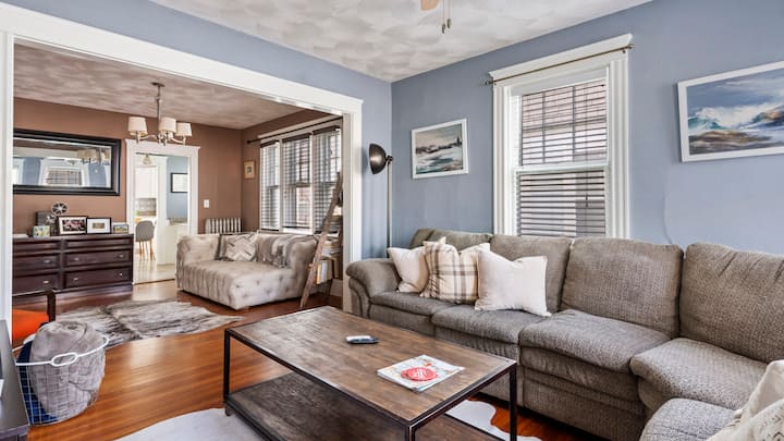 Charming 1920s Double Parlor Near Brown & Downtown - Providence, RI