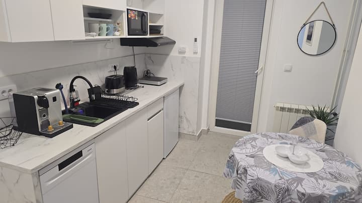 Belgrade Welcome Condo-fresh, Stylish, Central - Belgrado