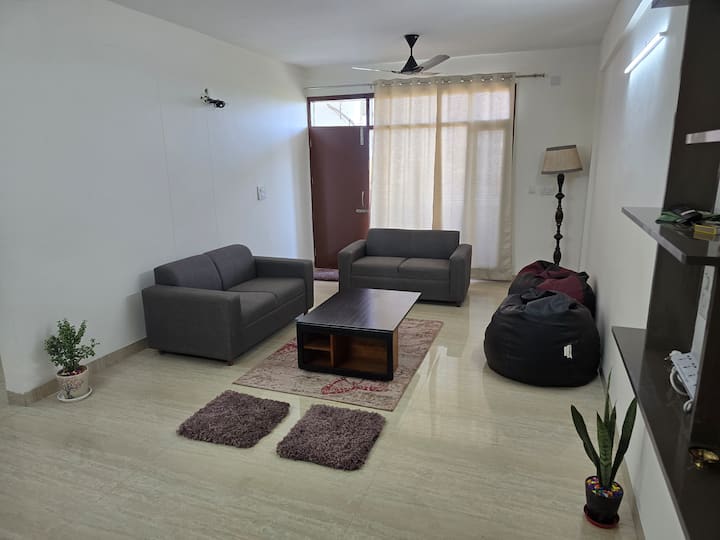 Modern & Cozy Stay Perfect For Family, Travelers - Chandigarh