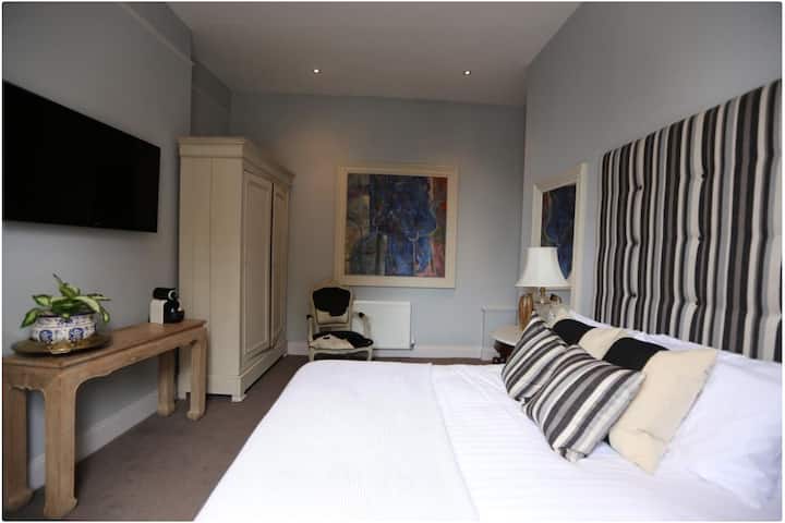 Double Room With Ensuite - London