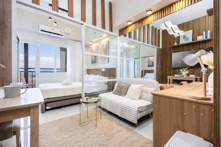 Cozy Wooden Aesthetic Condo @Mactan - Mandaue City