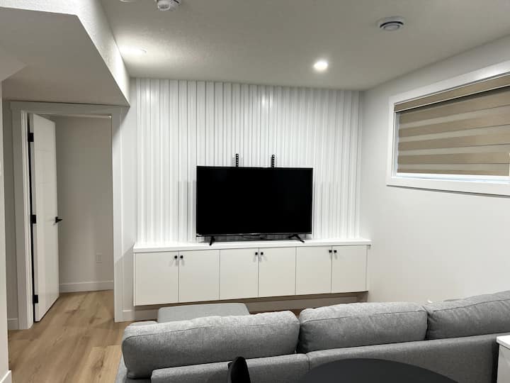 Stylish Stay | Private Entry - Calgary